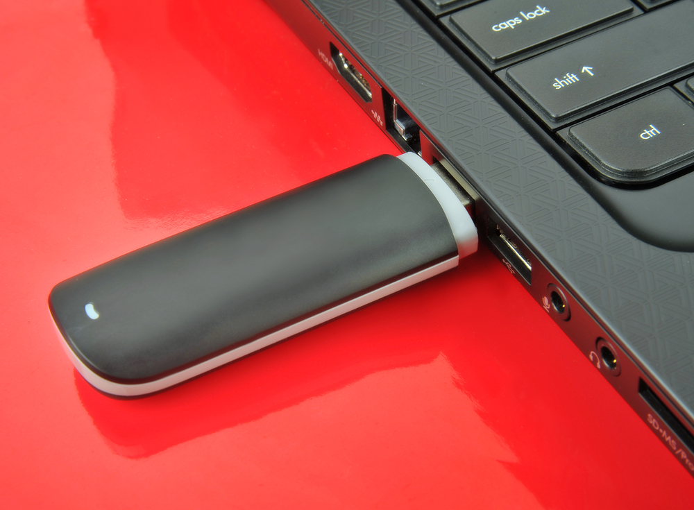 USBee: nuovo malware che sottrae i dati da pc non connessi